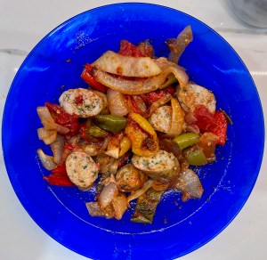 Oven Roasted Spetzofai – Sausages with Peppers and Tomato – KINDA GREEK