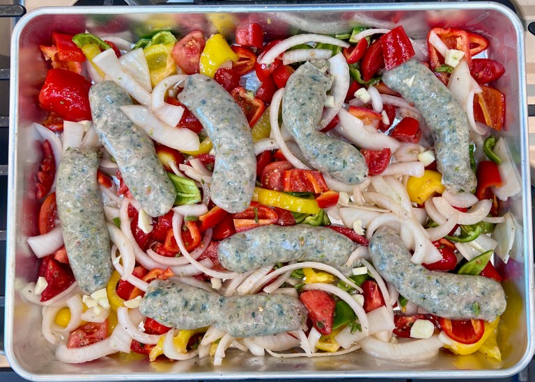 Oven Roasted Spetzofai – Sausages with Peppers and Tomato – KINDA GREEK